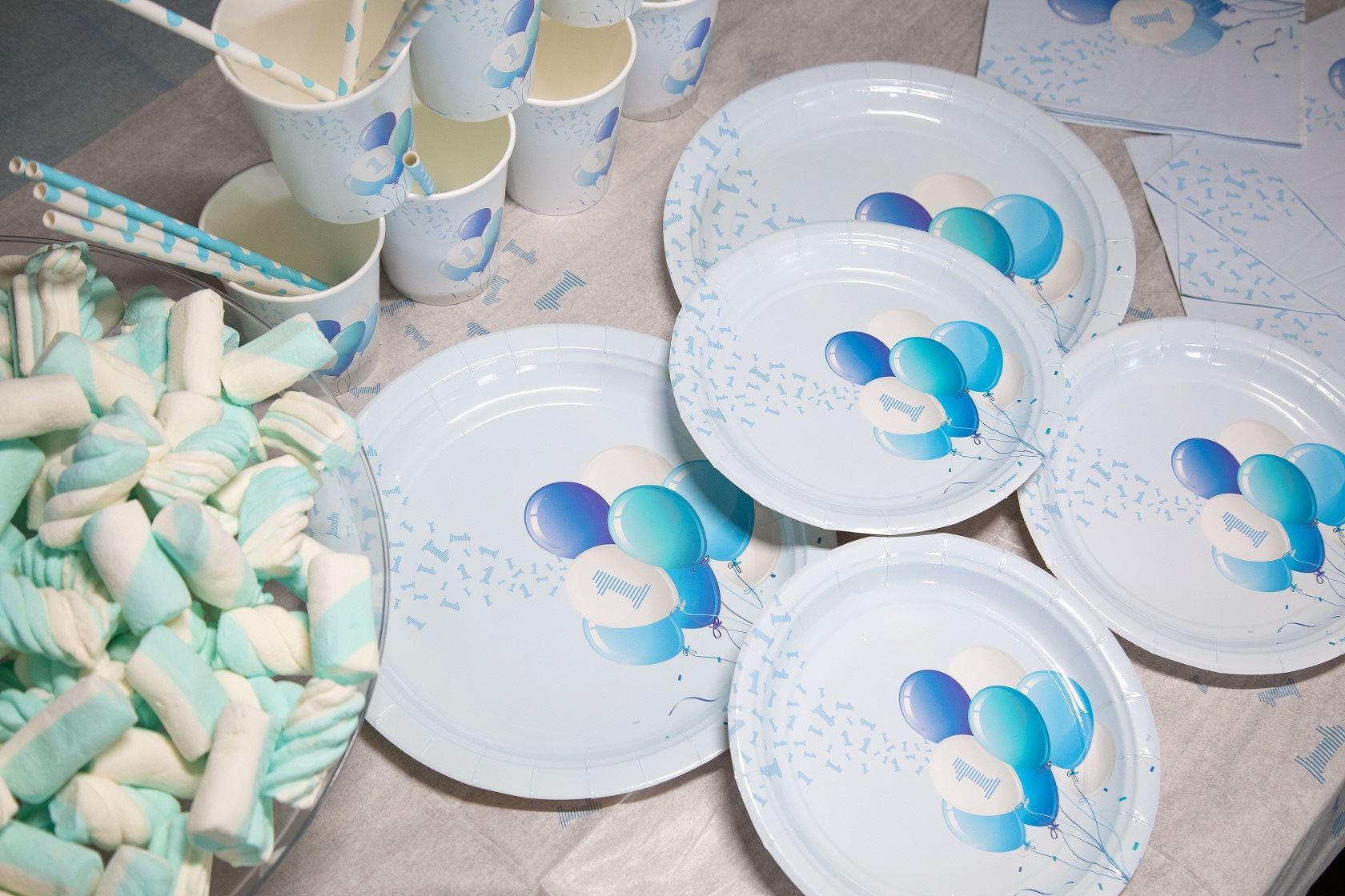 Vasos Un Añito Azul Globos cartón (8 unidades) ️ por sólo 2,20 €. Envío ...